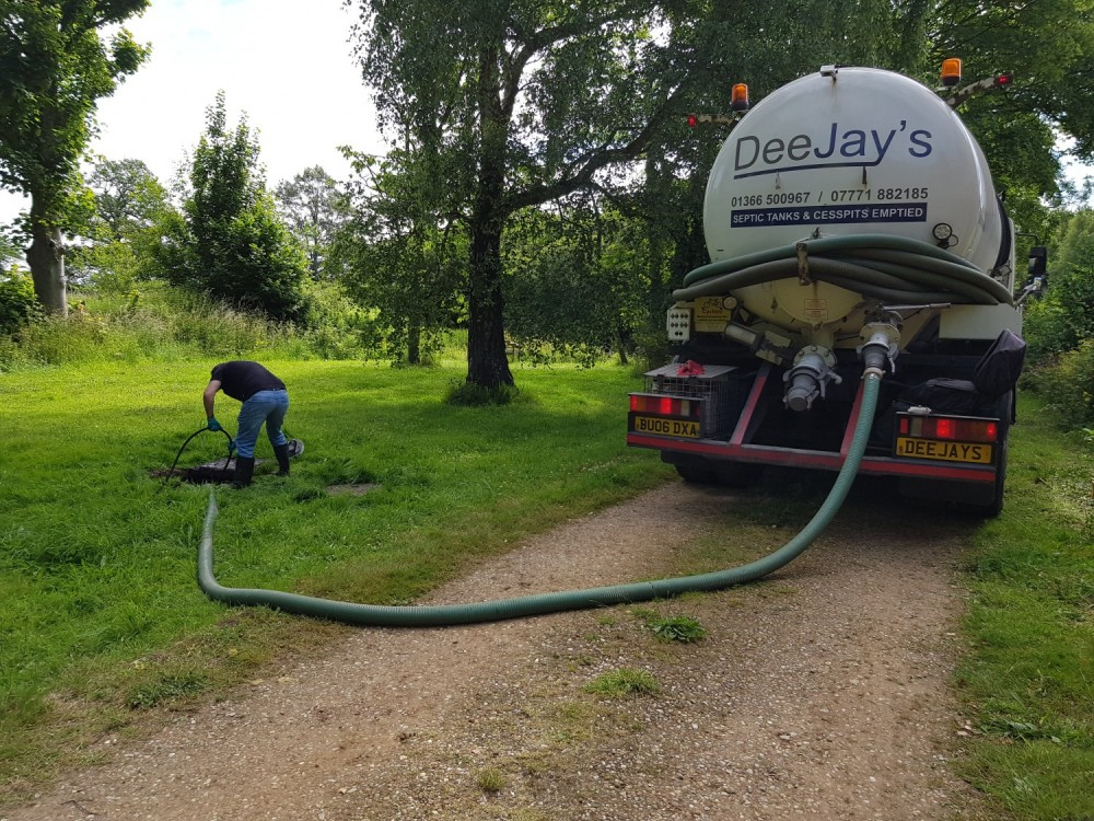 Septic Tank Cesspit Waste Collection | Tanker Pumping